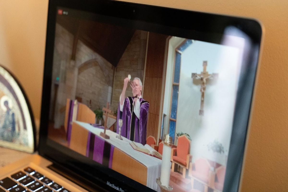 Priests Support ‘Spiritual Communion’ as COVID-19 Cases Spike Again ...