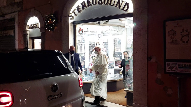 Pope Francis Pops by His Favorite Record Store to Say 'Hello' - The Tablet