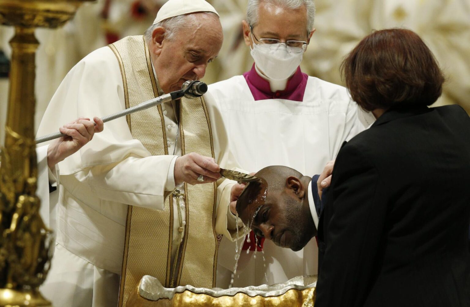Risen Christ Brings Peace to Broken World, Pope Says at Easter Vigil ...