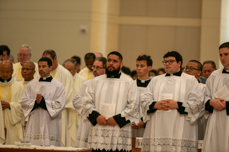 Growing Need for Hispanic Priests Spurs New Spanish-Speaking Serra Club ...