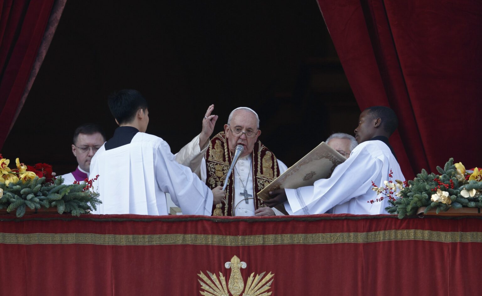 Listen to the Cries of the Newborn Prince of Peace, Pope Francis Says ...