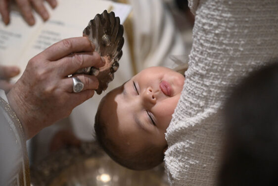 Pope Baptizes 16 Babies, Calling Them ‘Protagonists’ of the Sacrament ...