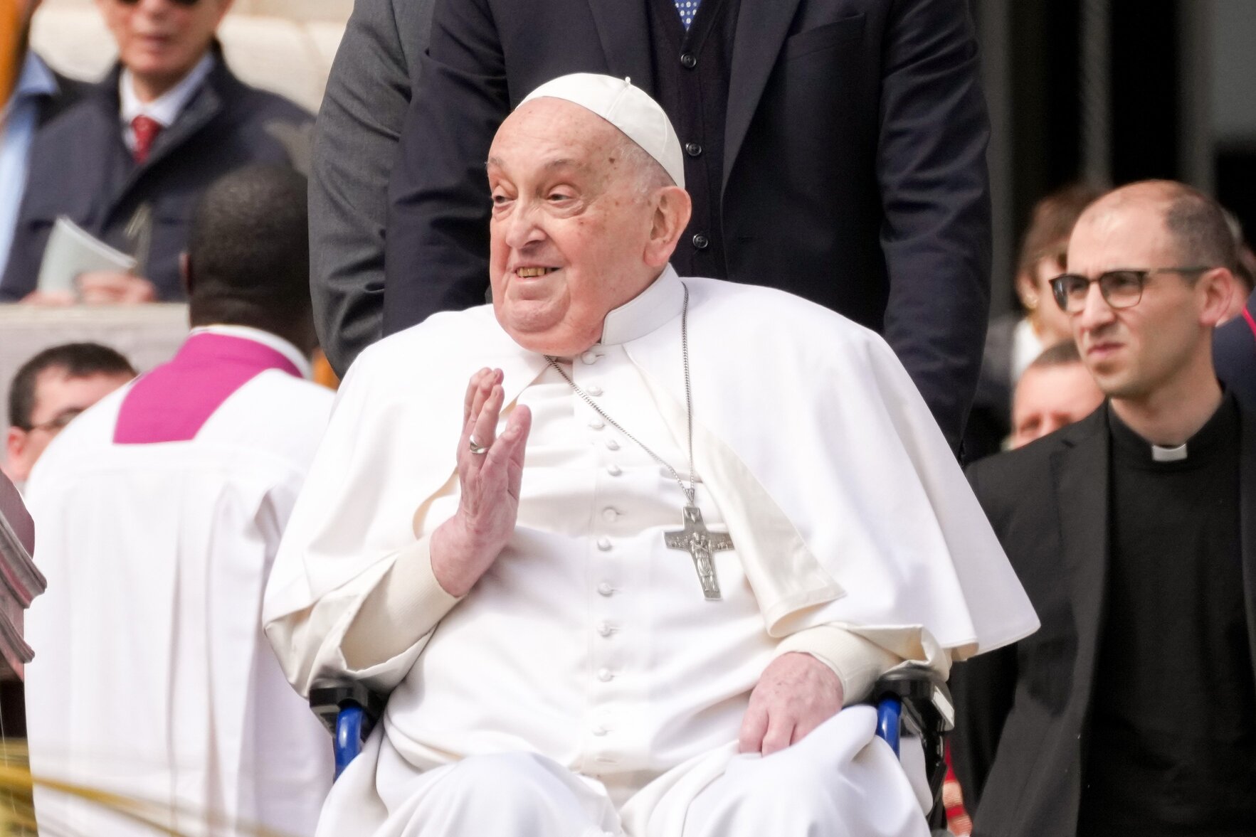 ‘Pope of Surprises’ Puts in Unscripted Appearance at Palm Sunday Mass ...