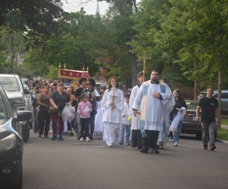 20 First Communicants From Queens Deanery 5 Lead Eucharistic Procession ...